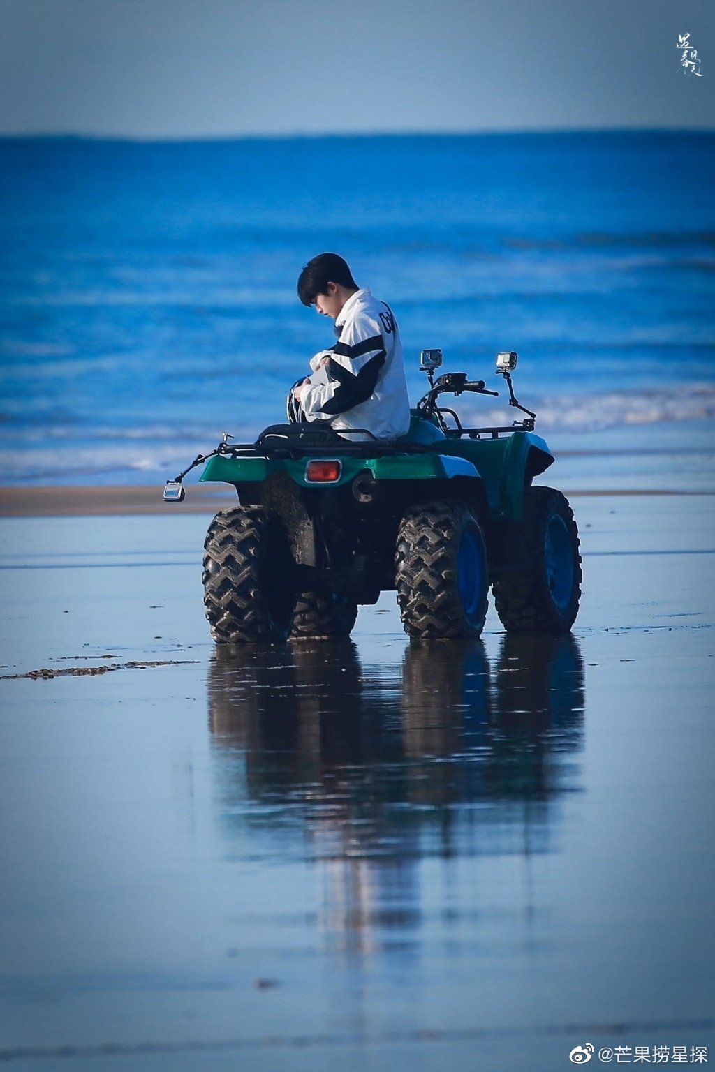 刘宇热雪浪录制饭拍~ 海边兜风好帅啊！