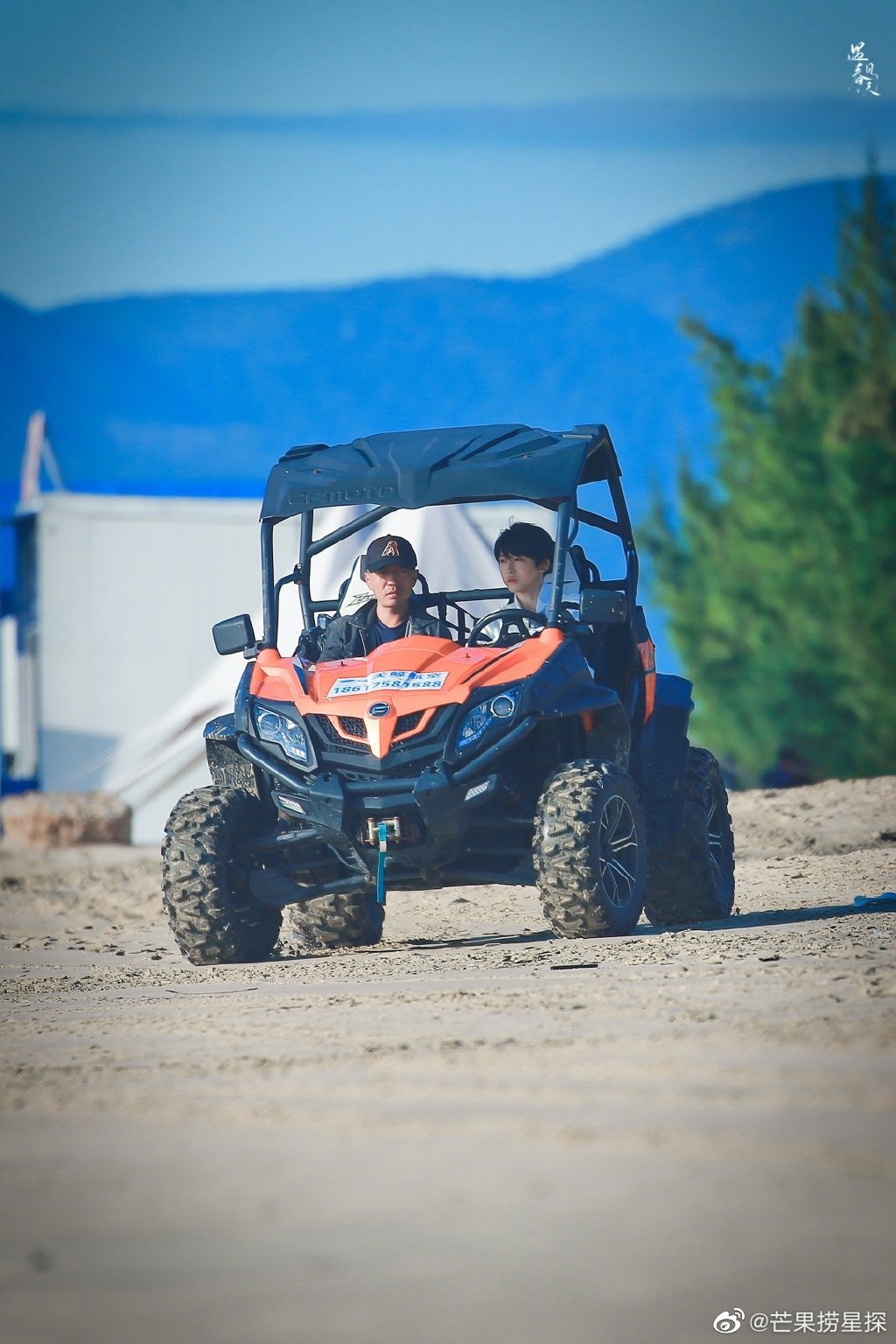 刘宇热雪浪录制饭拍~ 海边兜风好帅啊！