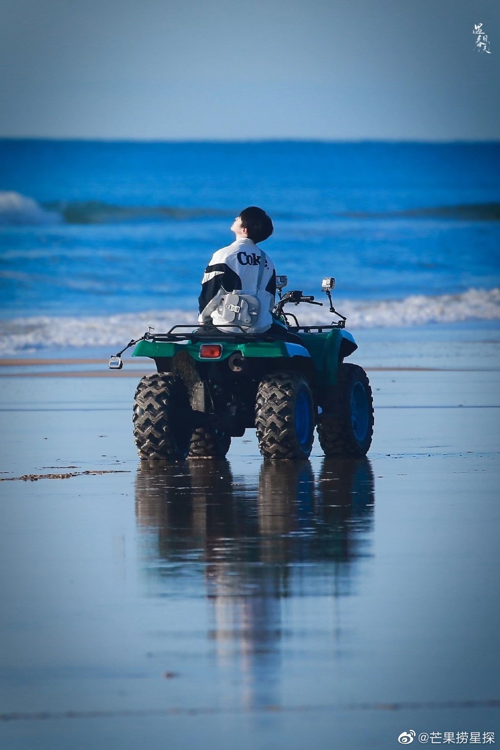 刘宇热雪浪录制饭拍~ 海边兜风好帅啊！