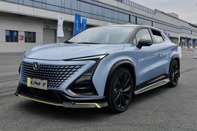 亲民小钢炮，长安UNI-T 2.0T+爱信8AT，起步只要13.79万元__财经头条