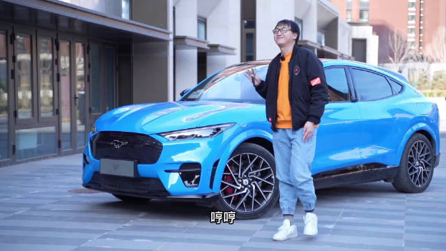 虽然之前在上海天马赛道试驾过这台Mustang|试驾评测|汽车视频|新能源_新浪新闻