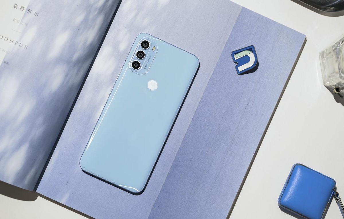 1699元，摩托罗拉G71图赏与简评：千元级的超长续航选择|摩托罗拉|千元级|续航_新浪新闻