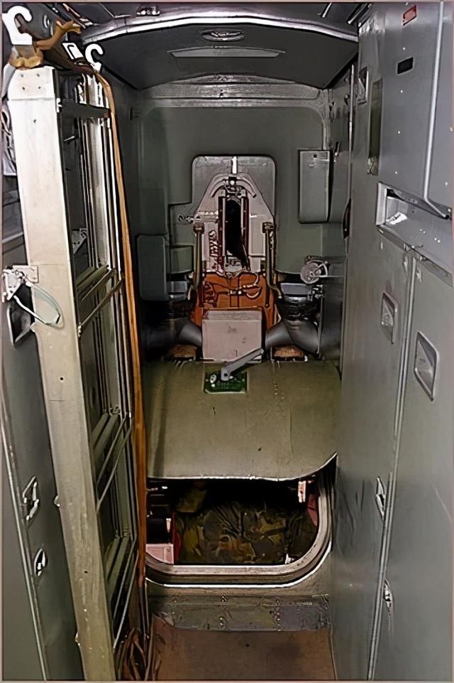 B2 bomber cockpit toilet - ryteshare