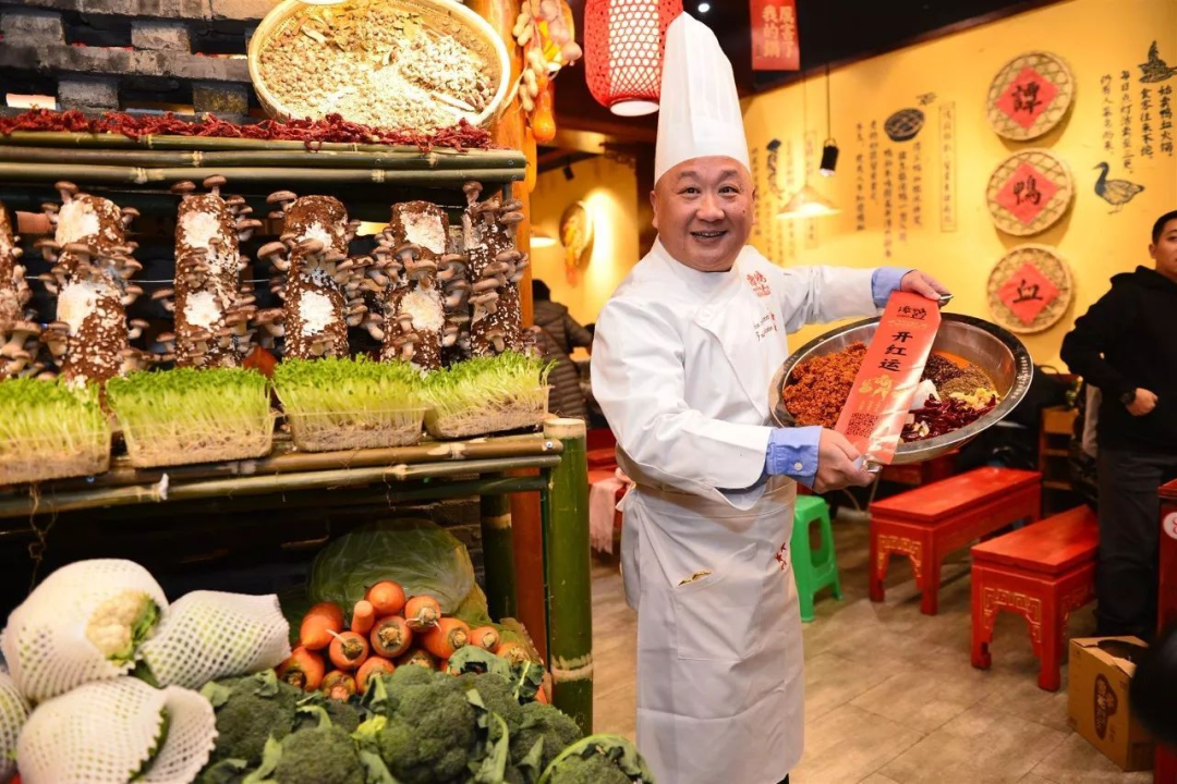 明星火锅店比「海底捞」还暴利，背后竟是“神秘组织”在操盘？__财经头条