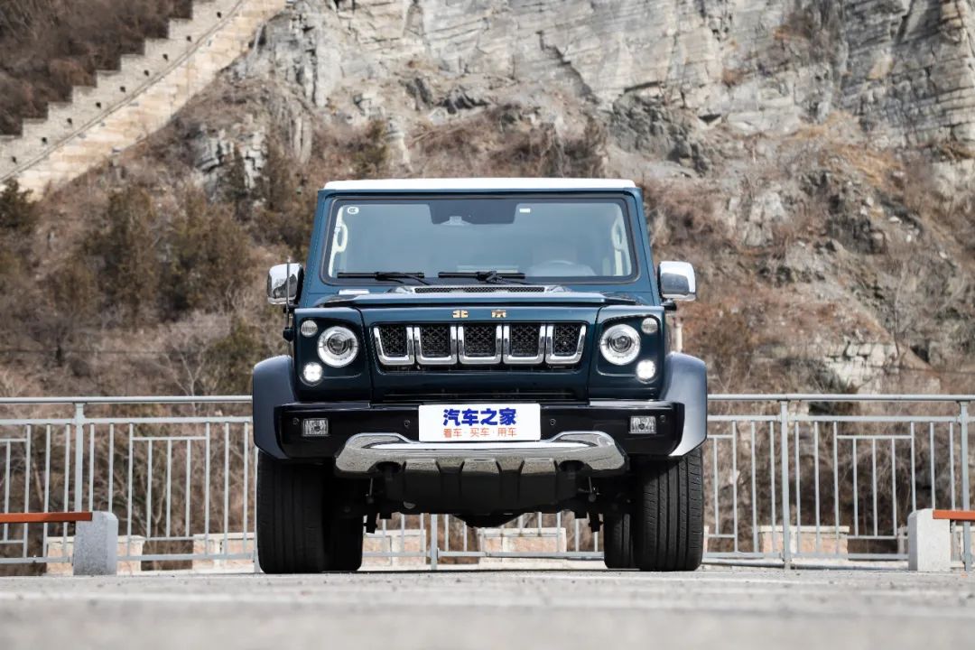 3.0T+8AT+四驱的中国SUV，越野不输普拉多，自带旗杆太尊贵！-新浪汽车