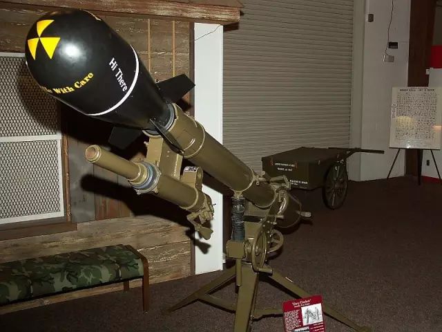 伤敌一千自损八百！各种奇葩的战术核武器