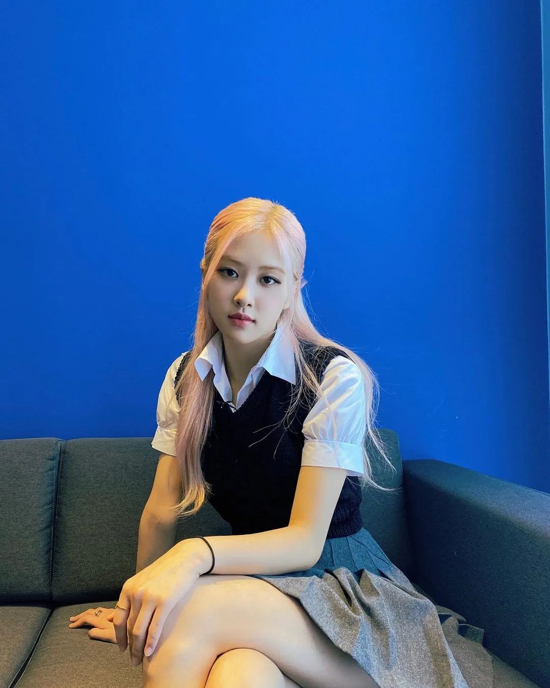 BLACKPINK为何总是ROSÉ被黑？咋又被批化妆吓人？|ROSE_新浪新闻