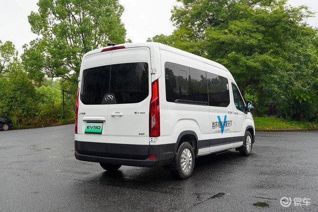 比想象中要好开 体验上汽大通MAXUS EV90电尊王-新浪汽车