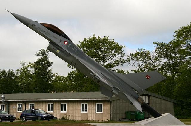 丹麦与美国军事关系密切，合作建造F35，童话之国负责航电部件