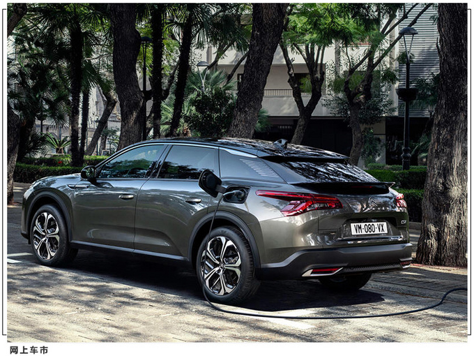 雪铁龙全新C5X官图发布！搭1.6T引擎+自适应悬挂，轿跑式流线车身