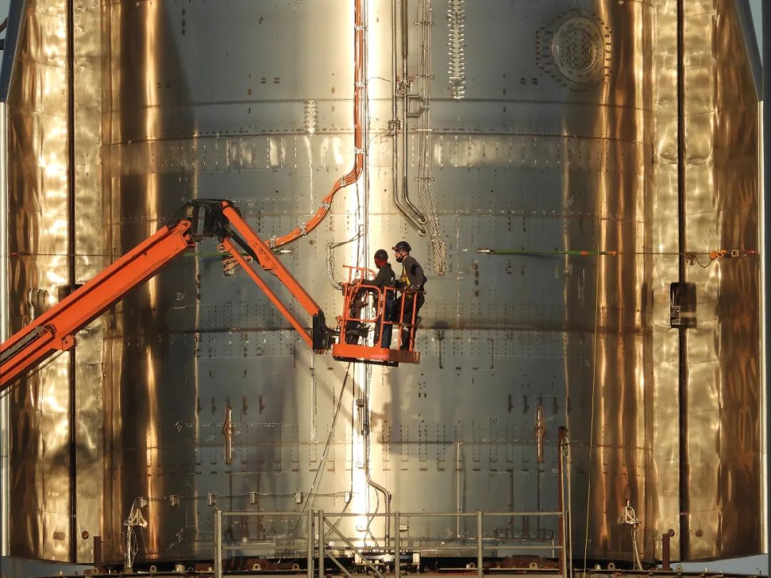 这次终于没炸！SpaceX星舰SN15高空试飞圆满成功