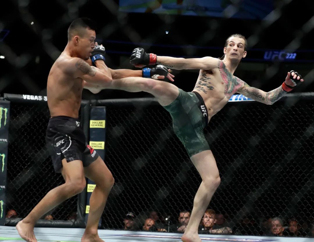 UFC264前瞻 | 重返神坛的路_新浪新闻