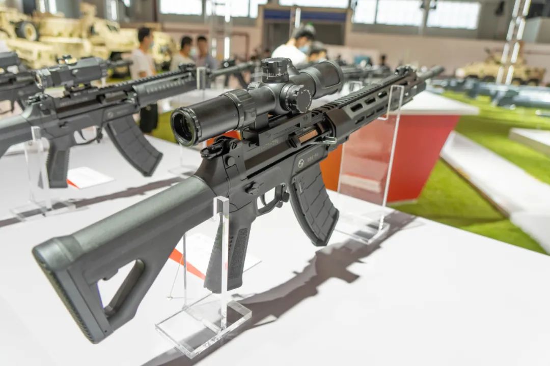 土豪旅？中国狙击小组神兵天降，双人两款新狙击步枪夺人眼球丨轻武专栏|中国|狙击手|武器_新浪新闻
