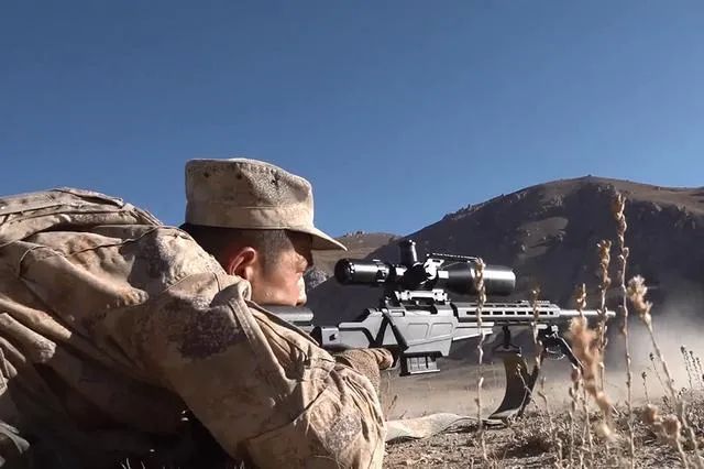 土豪旅？中国狙击小组神兵天降，双人两款新狙击步枪夺人眼球丨轻武专栏|中国|狙击手|武器_新浪新闻