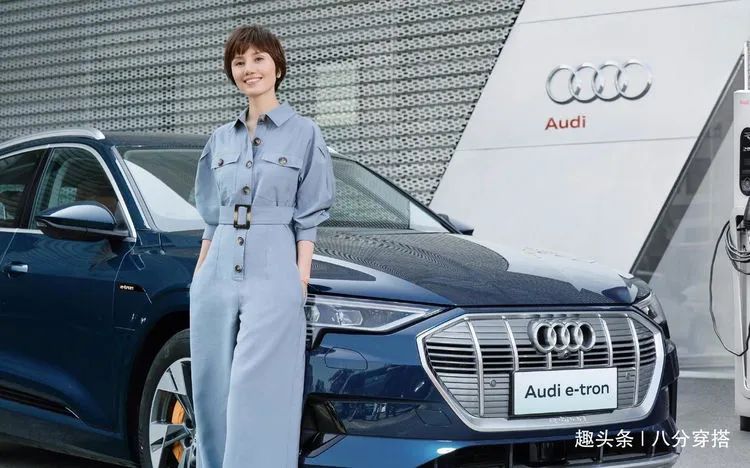 42岁袁泉气质真好！蓝色外套配T恤简约随性，朴素衣着难掩高级感|袁泉|外套|T恤_新浪新闻