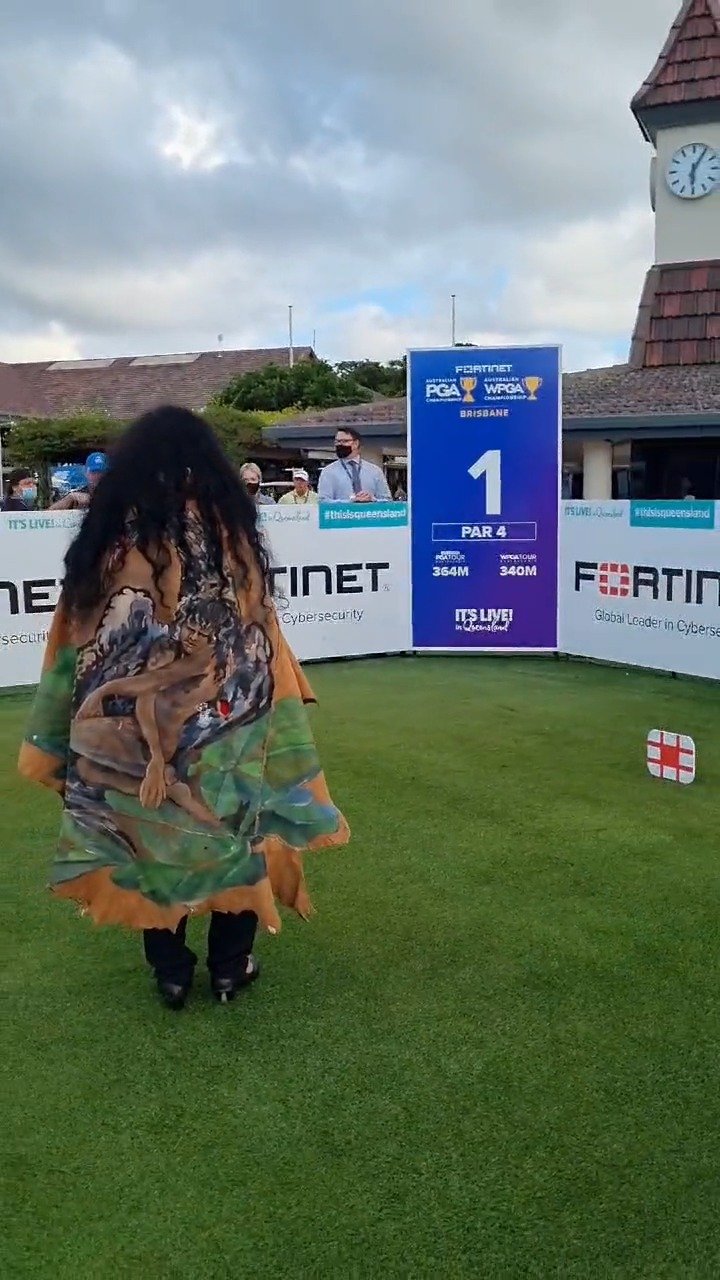 赛前“开球仪式”，澳大利亚原住民Turrbal族人欢迎你的到来_新浪新闻