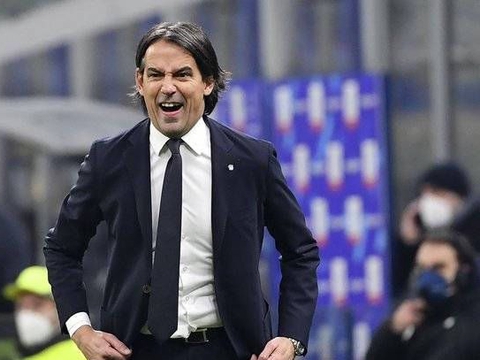 赛季首冠到手，国际米兰下一目标更加明确，队徽绣上“双星”|双星|国际米兰|队徽_新浪新闻