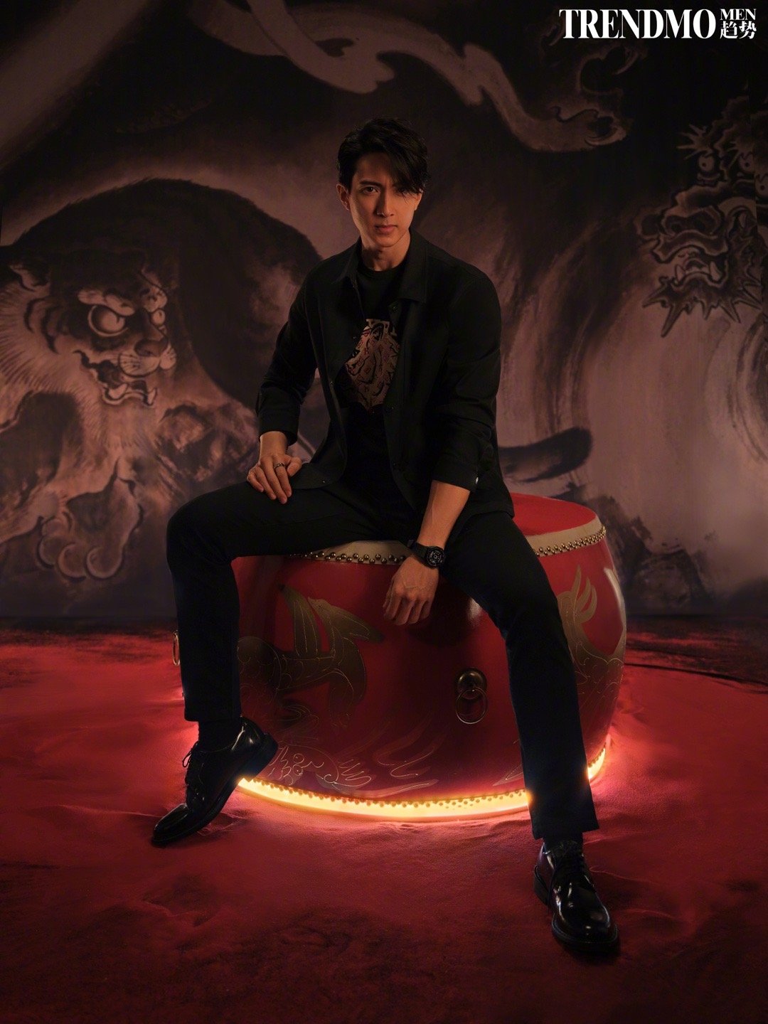 吴尊《TrendmoMen》｜2022年开年刊大片“烈焰腾空后”……