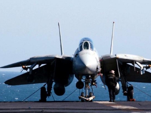 当年的空中霸主F14，为何被性能更差的F18所取代？|舰载机|轰炸机|美国海军_新浪新闻