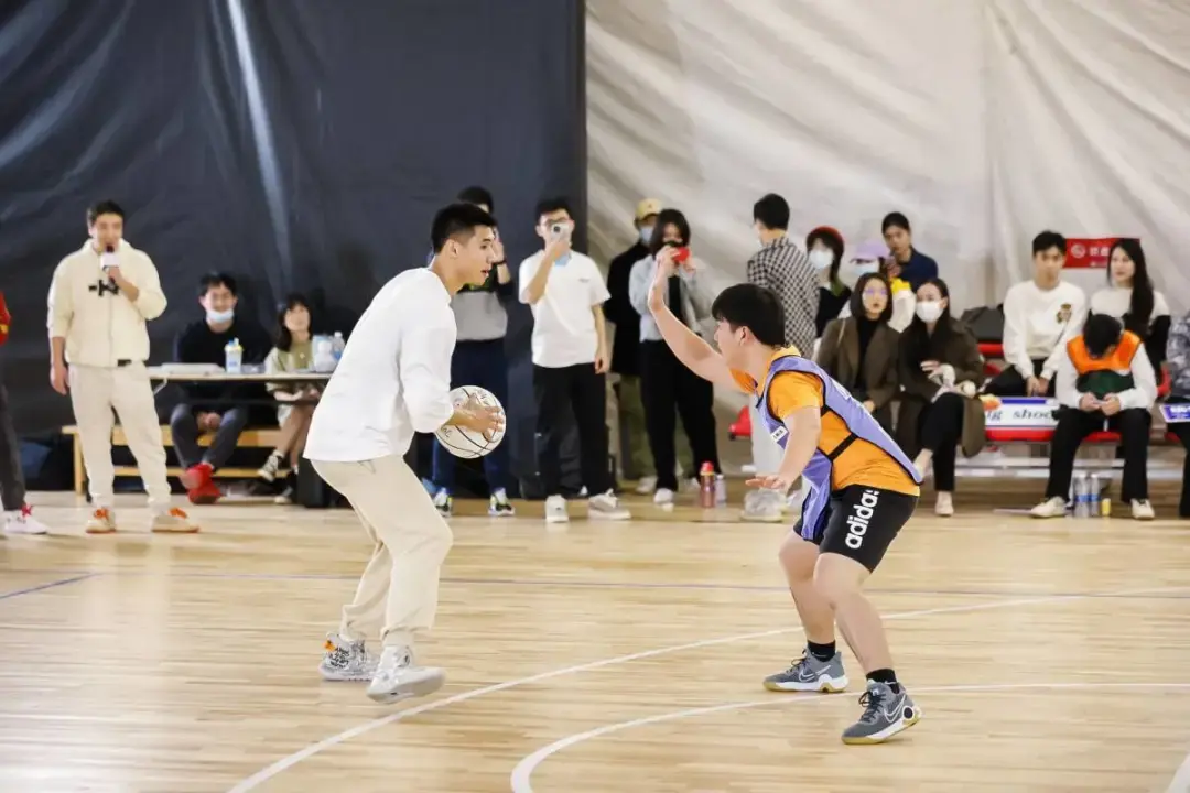 AION MAN体育厂牌首秀，“路人王”球星捧全场！__财经头条