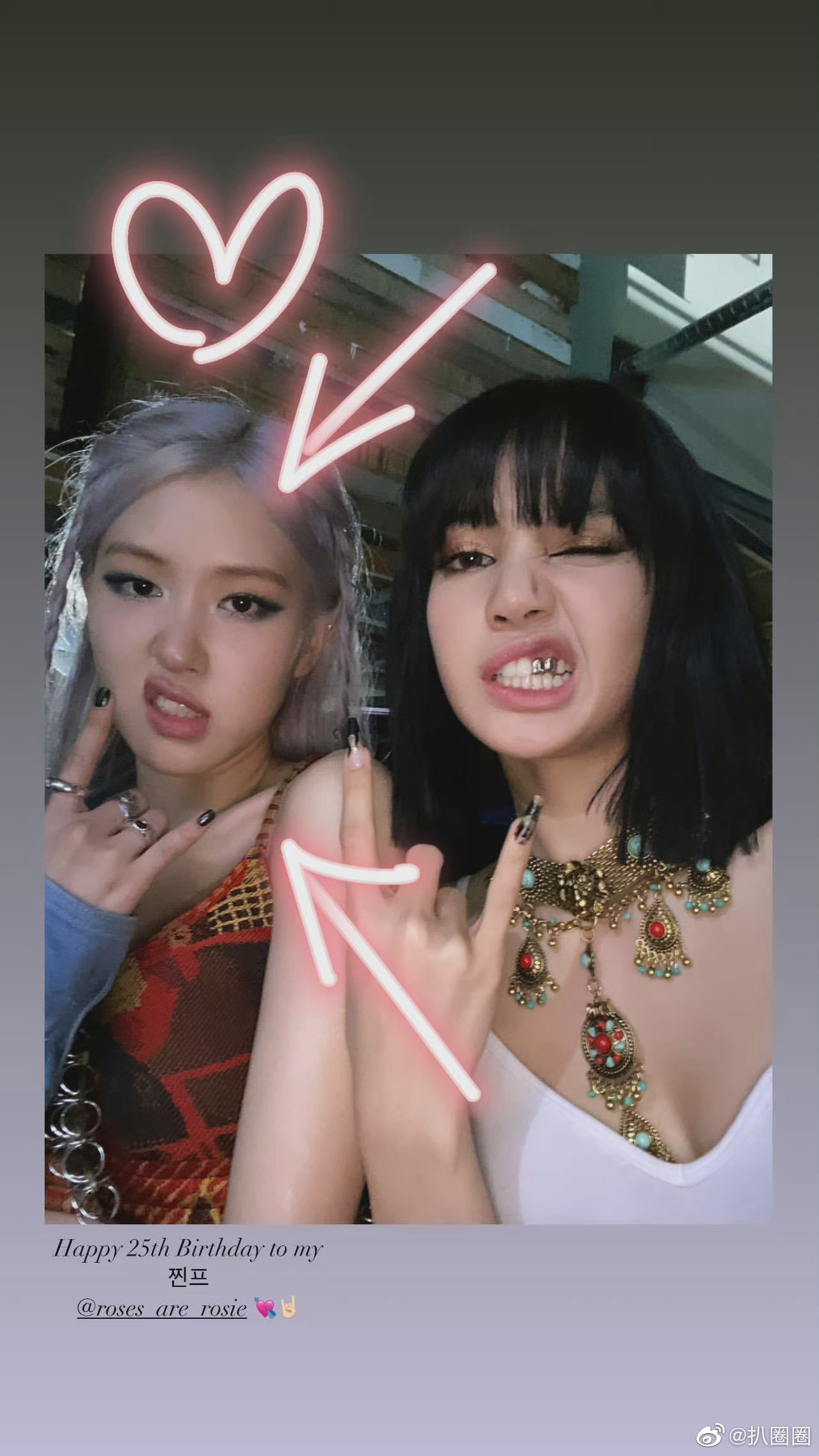 Lisa更新和Rosé合照给Rosé庆生，好酷的造型～|Lisa|Rosé_新浪新闻