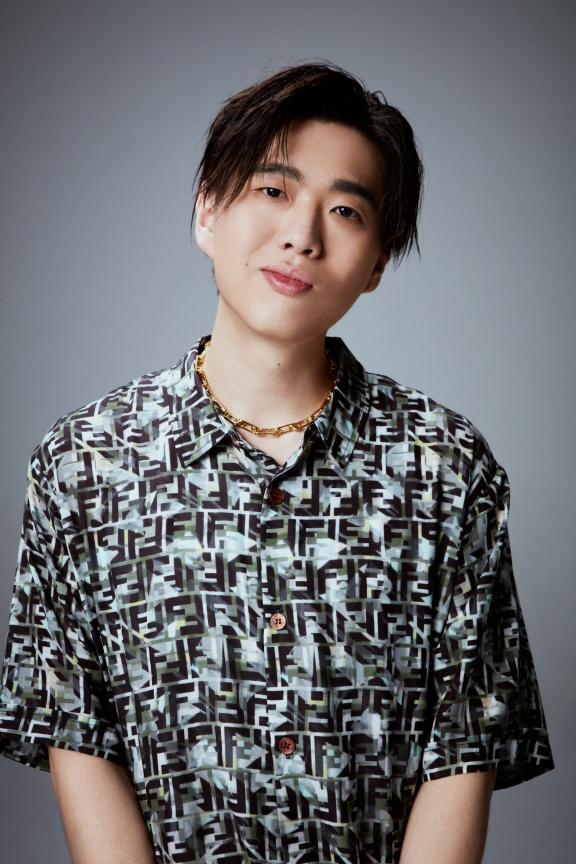 昊昊HOHO登川渝春晚及央视新年特别节目 与冯提莫合唱__财经头条