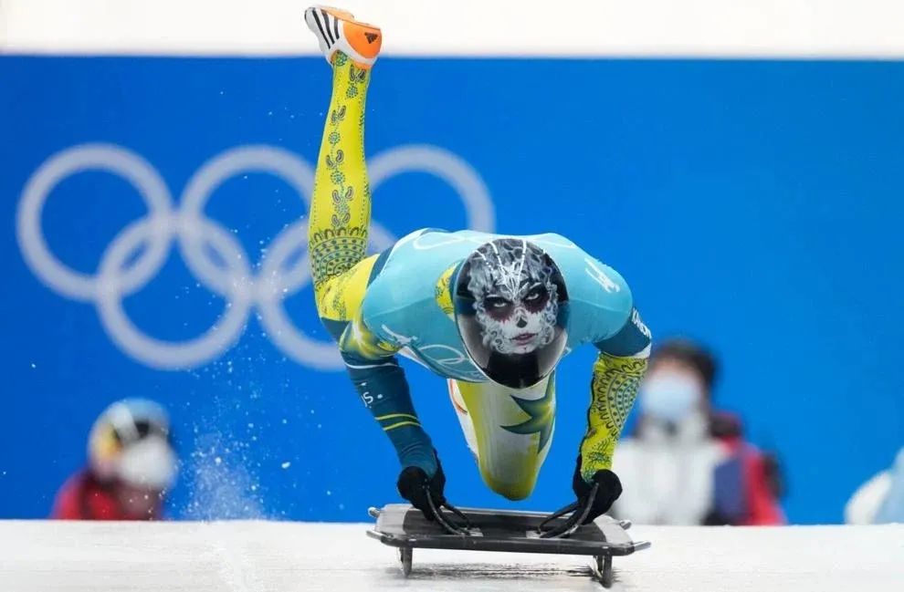 创造历史！中国队钢架雪车摘铜，这项运动有多危险？__财经头条