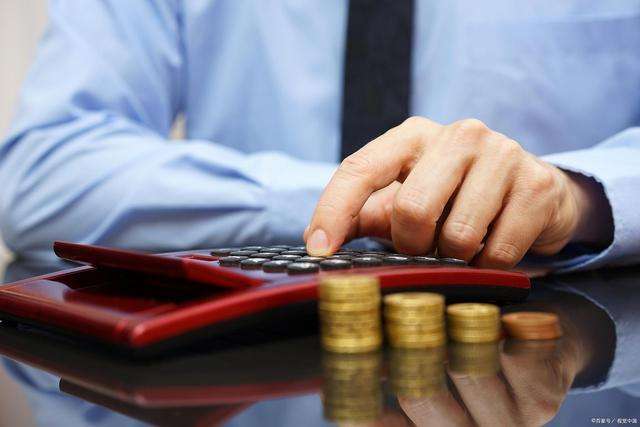 手握25万现金的人，别急着存定期，这么存一年利息过万__财经头条