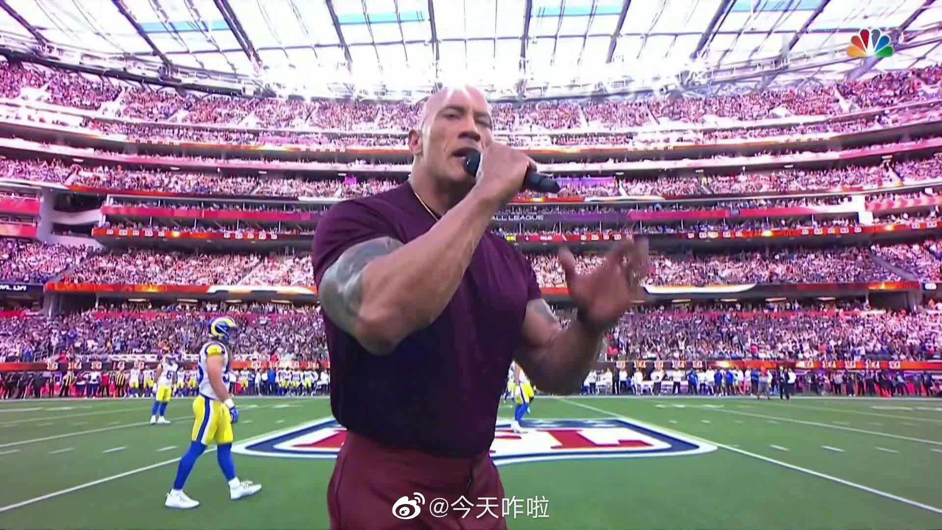 今天，第56届超级碗开赛，巨石作为开场嘉宾，中场秀Eminem……|Eminem_新浪新闻