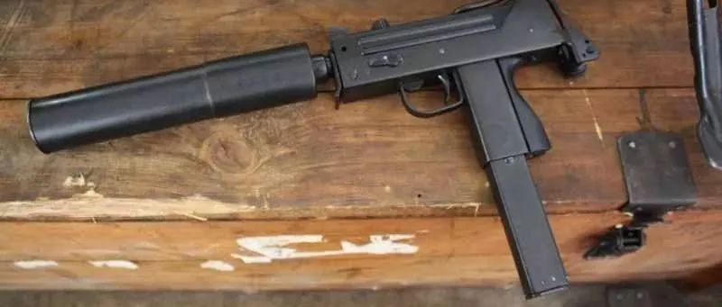 黑帮最爱冲锋枪，终遭美国禁用，CS中“B34”这么猛？｜轻武专栏|武器|美国_新浪新闻