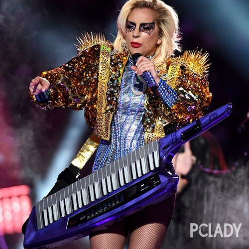 2022超级碗中场秀表演后，口碑两极分化？盘点那些年最佳中场秀|两极分化|超级碗|水果姐_新浪新闻