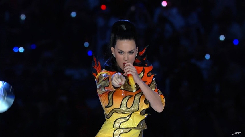 2022超级碗中场秀表演后，口碑两极分化？盘点那些年最佳中场秀|两极分化|超级碗|水果姐_新浪新闻