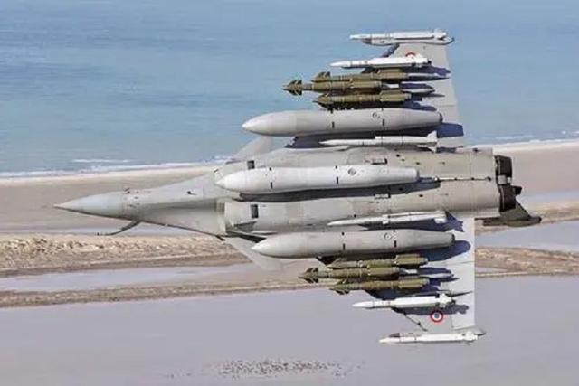 PL15E与流星空空导弹谁更强？流星射程占优 PL15E雷达更先进