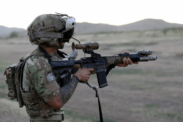 美军测试AR作战系统IVAS，试图打造“未来战士”？__财经头条