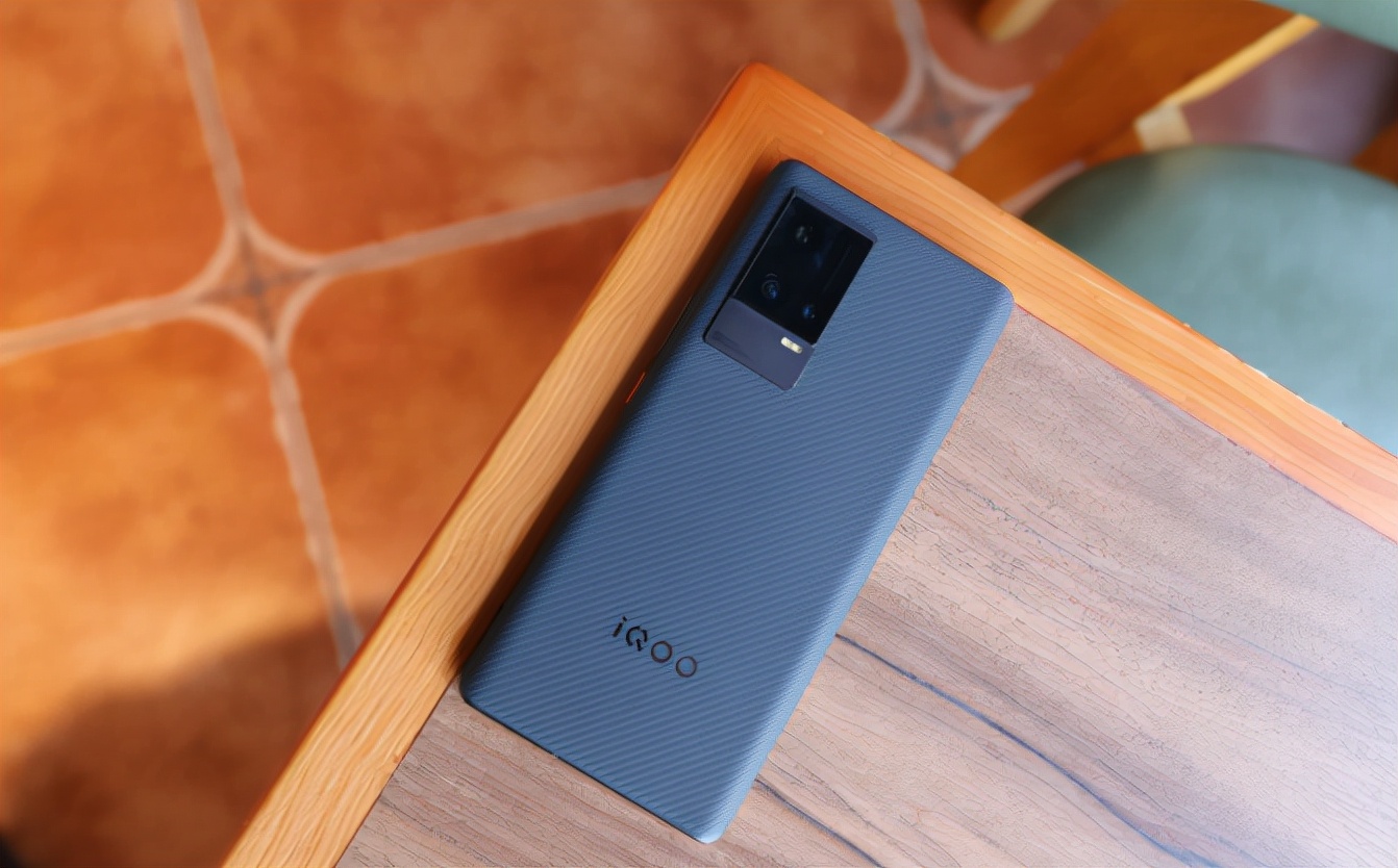 早买早享受，晚买享折扣，目前这4部手机最值得买，你买了哪部？__财经头条