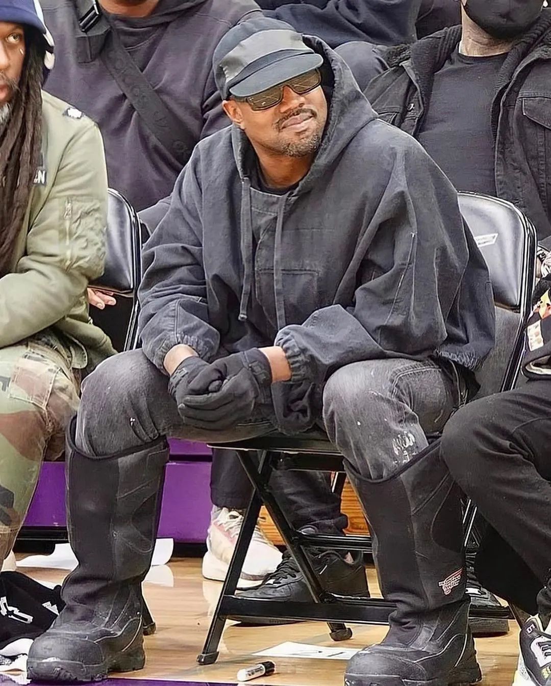 突袭预警！Yeezy x GAP联名官网倒计时！神秘新品今晚发售~|GAP|Yeezy_新浪新闻