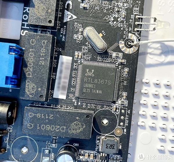 中国电信宽带送的定制无线路由器质量怎么样？H3C Magic R2+千兆版开箱和拆机，附测速图