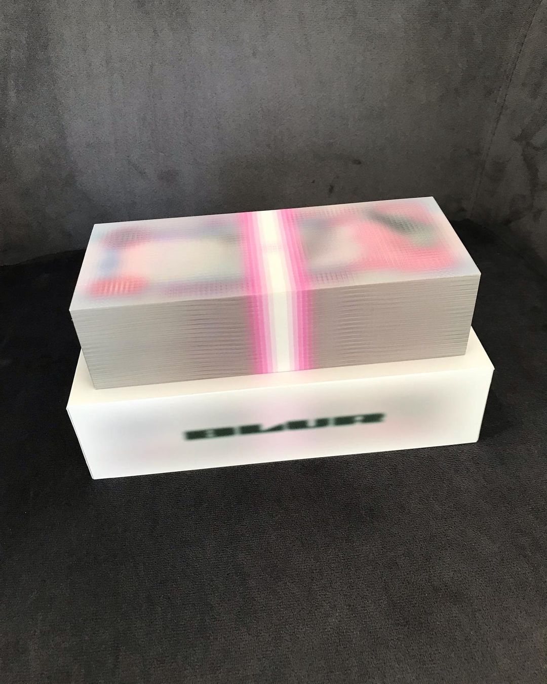 由美国艺术团体 MSCHF 打造的 Blur Dirham Money……