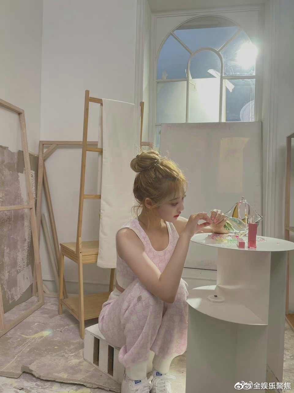 aespa宁艺卓花絮照公开，运动装好美，清纯中透露着一丝性感……|aespa|花絮_新浪新闻