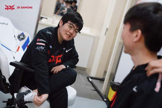 满满正能量！JDG俱乐部捐赠520棵树改善环境，绿化行动从我做起|俱乐部|捐赠|正能量_新浪新闻