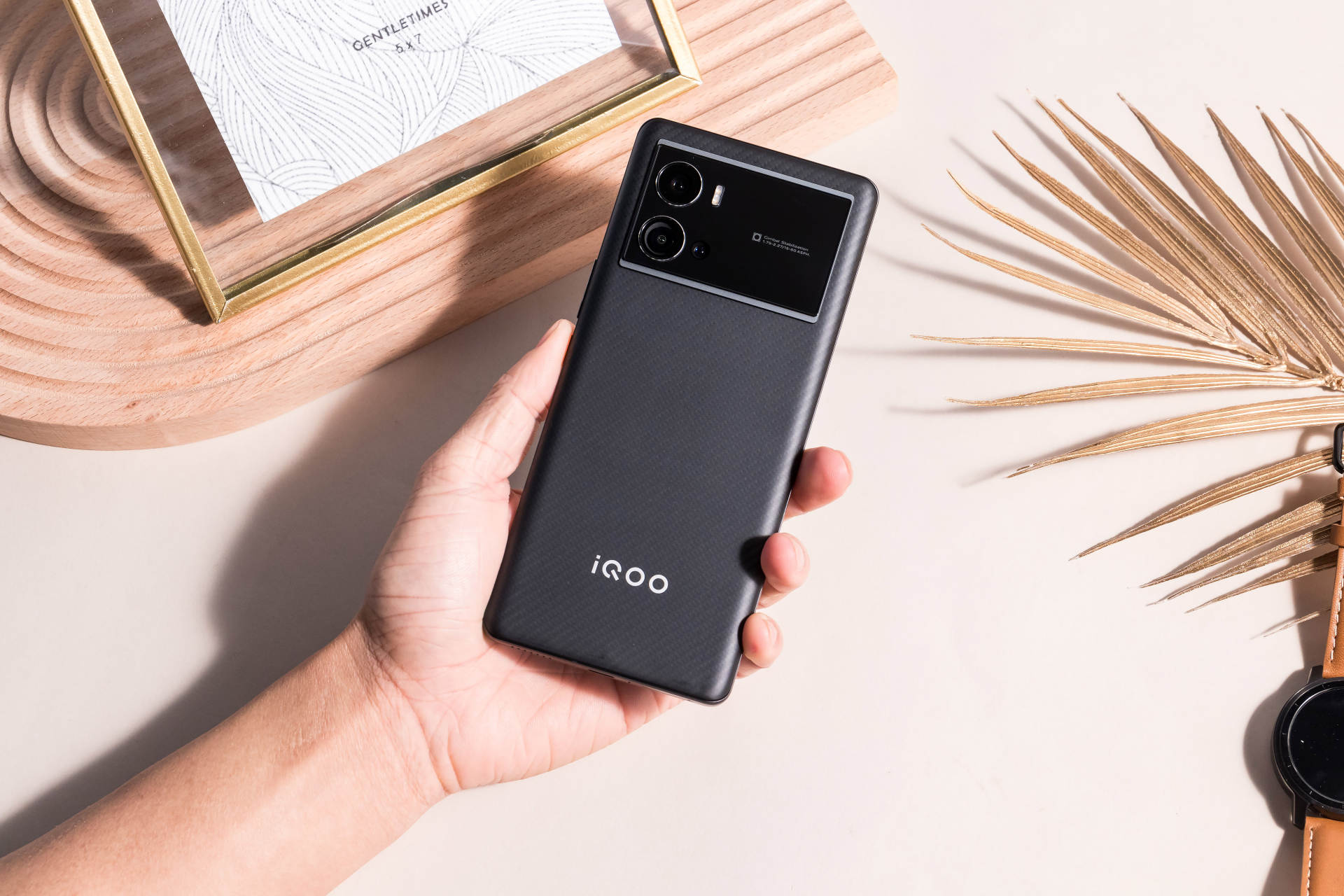 iQOO 9 Pro赛道版测评：质感十足！强悍材质造就硬核外观__财经头条