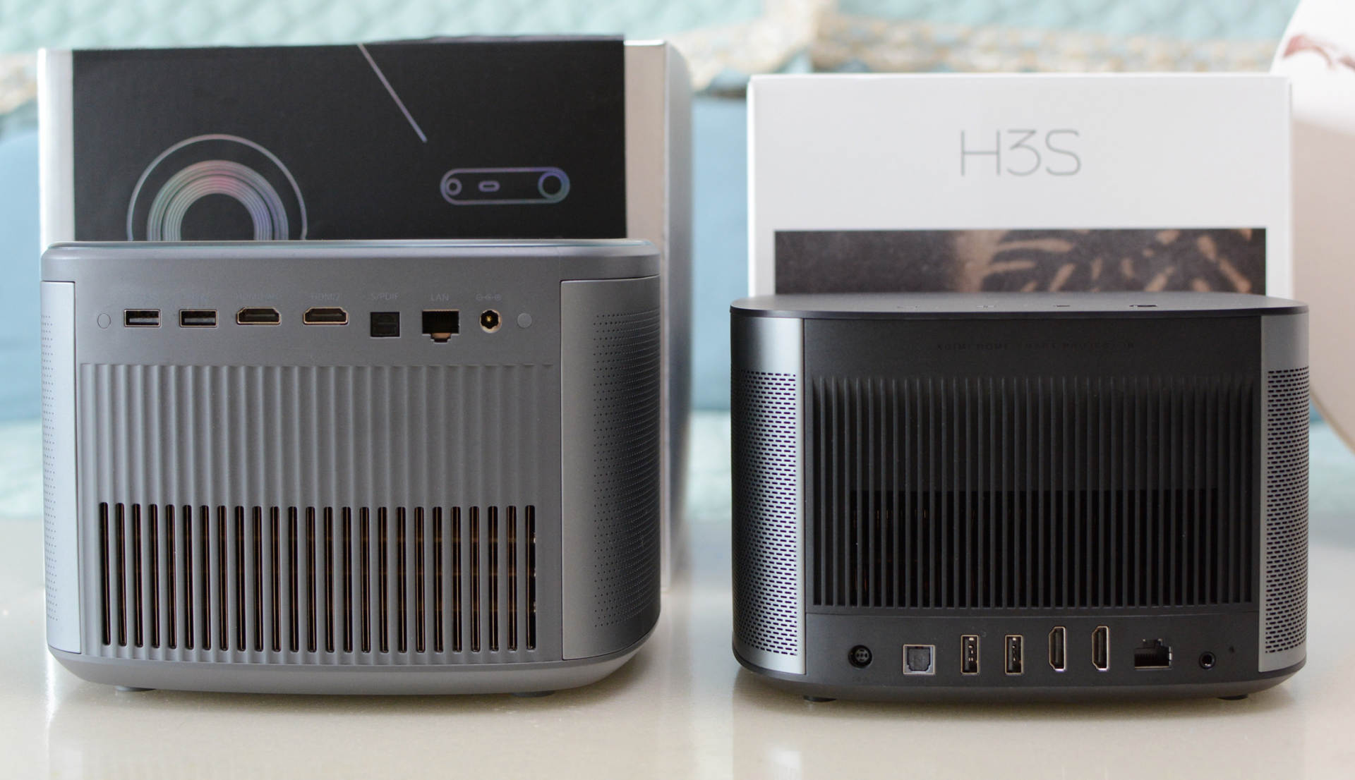 坚果J10S与极米H3S孰强孰弱？详细对比横评，请看结果__财经头条