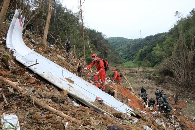 空难第5天：东航5735号航班坠机核心区10公里外发现疑似残骸__财经头条