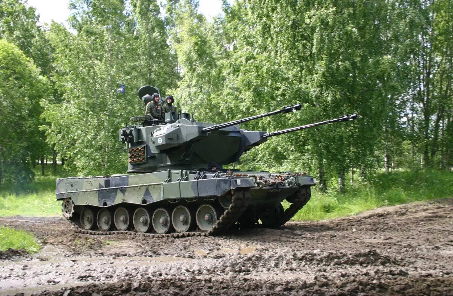 豹2神射手自行高炮，野战防空作战效率高，集中对付低空目标！|荷兰|神射手|自行高炮_新浪新闻