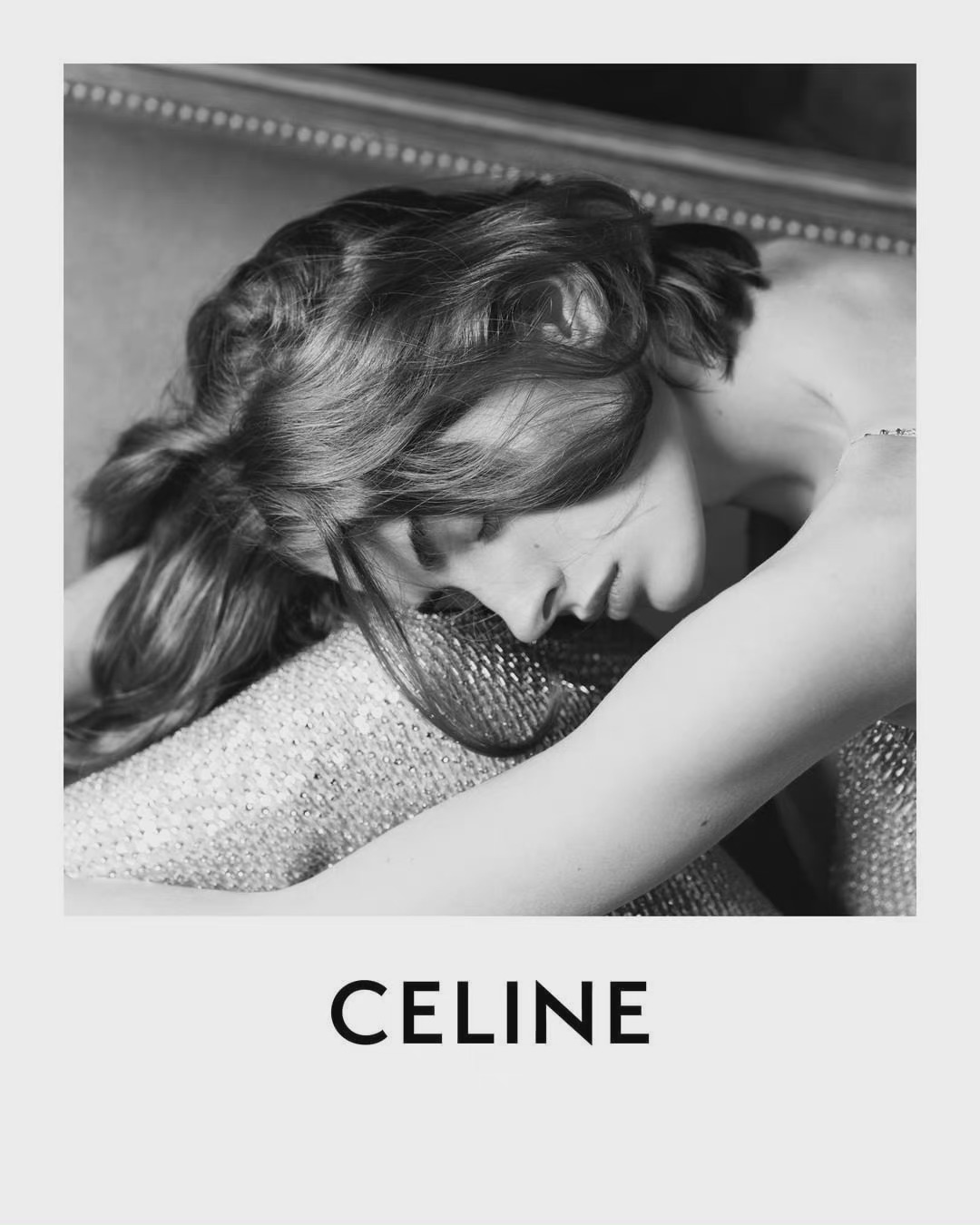Celine Spring/Summer 2022，帅女孩们的新装备……|Celine_新浪新闻