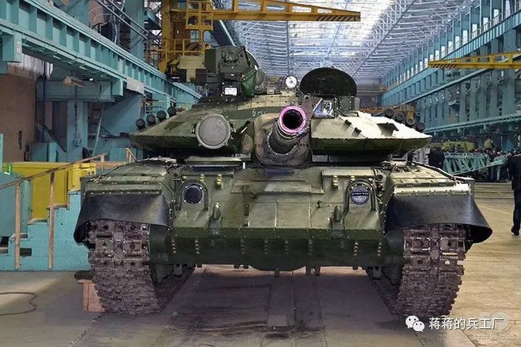 马里乌波尔的缝合困兽——乌克兰T-64B1M坦克|乌克兰|马里|国民卫队_新浪新闻