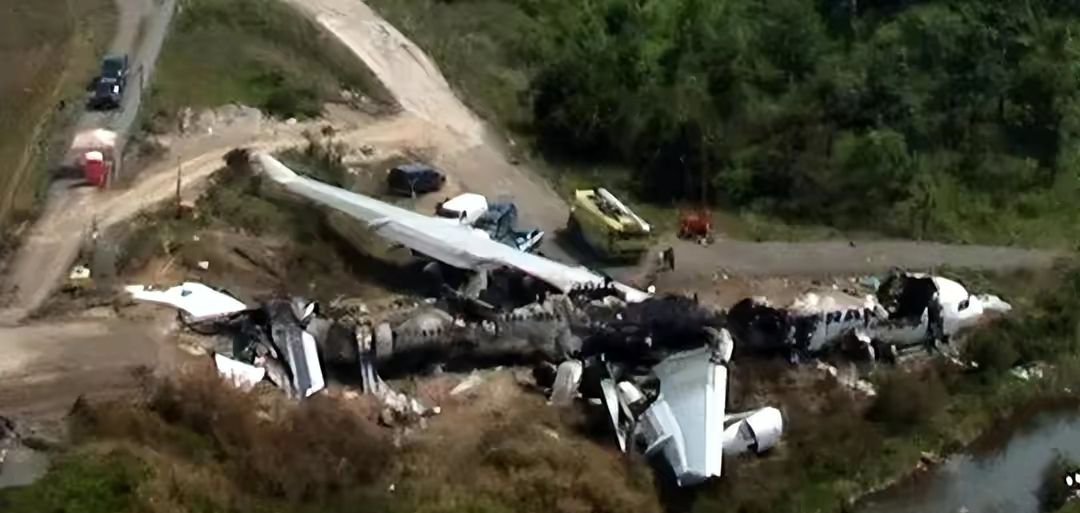 伊春空难：客机坠毁致44人身亡,机长弃机而逃|爆炸|机长|伊春空难_新浪新闻