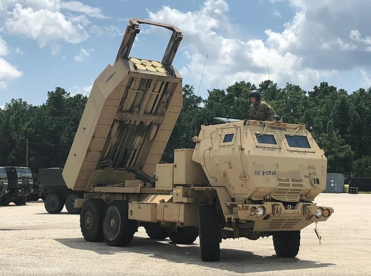 M270多管火箭炮，搭载227毫米火箭弹，火力覆盖广泛！