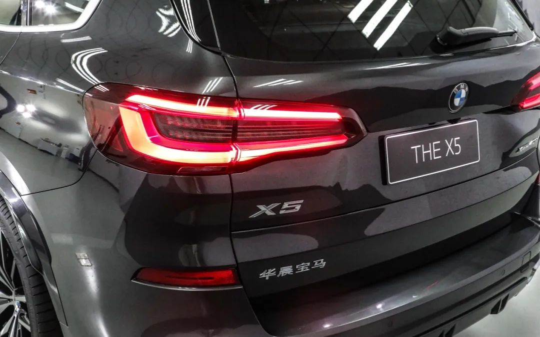 全新BMW X5轴距加长130mm，后排堪比行政轿车，Q7、GLE这回真的慌了-新浪汽车