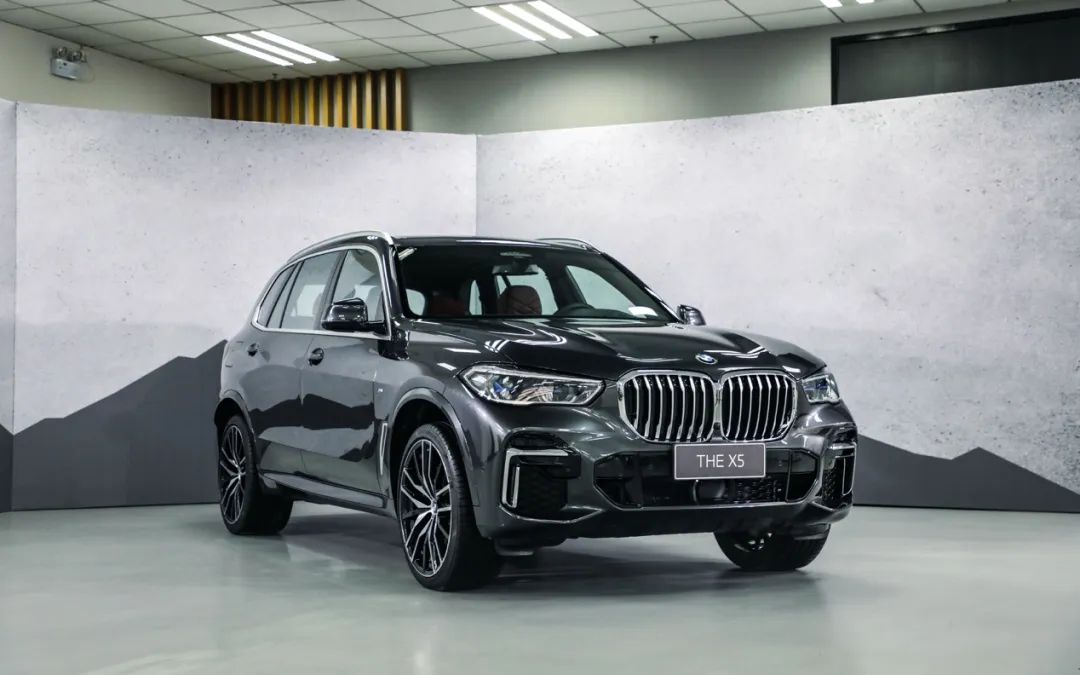 全新BMW X5轴距加长130mm，后排堪比行政轿车，Q7、GLE这回真的慌了-新浪汽车